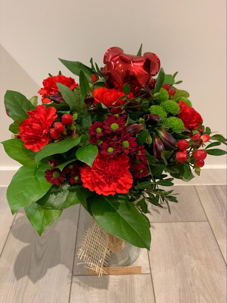 Boeket Anja met anjer en hartje - Bloemen Ixora